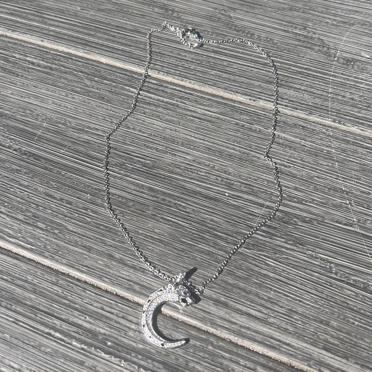 Crescent silver necklace - Depop