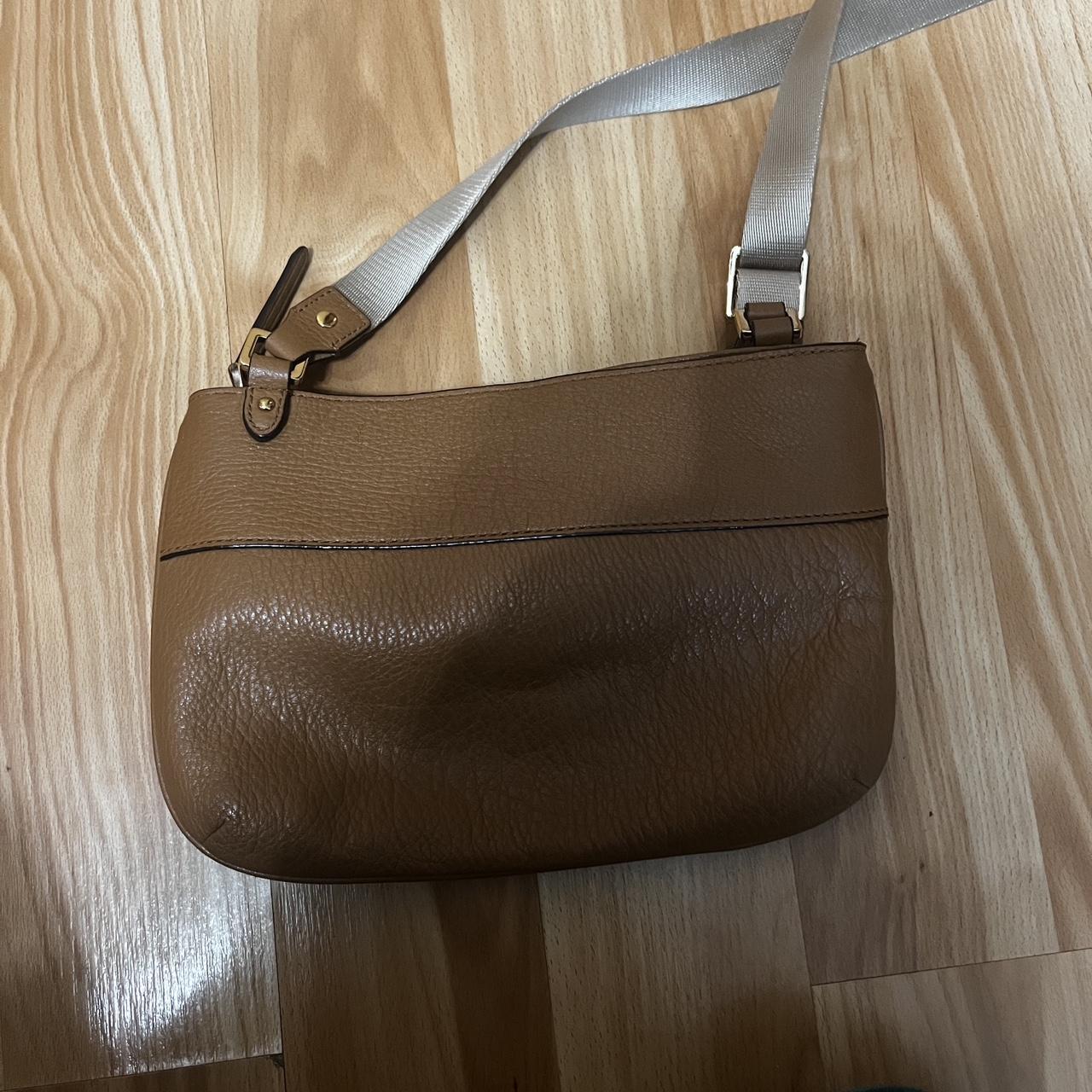 Micheal Kors tan purse new condition - Depop