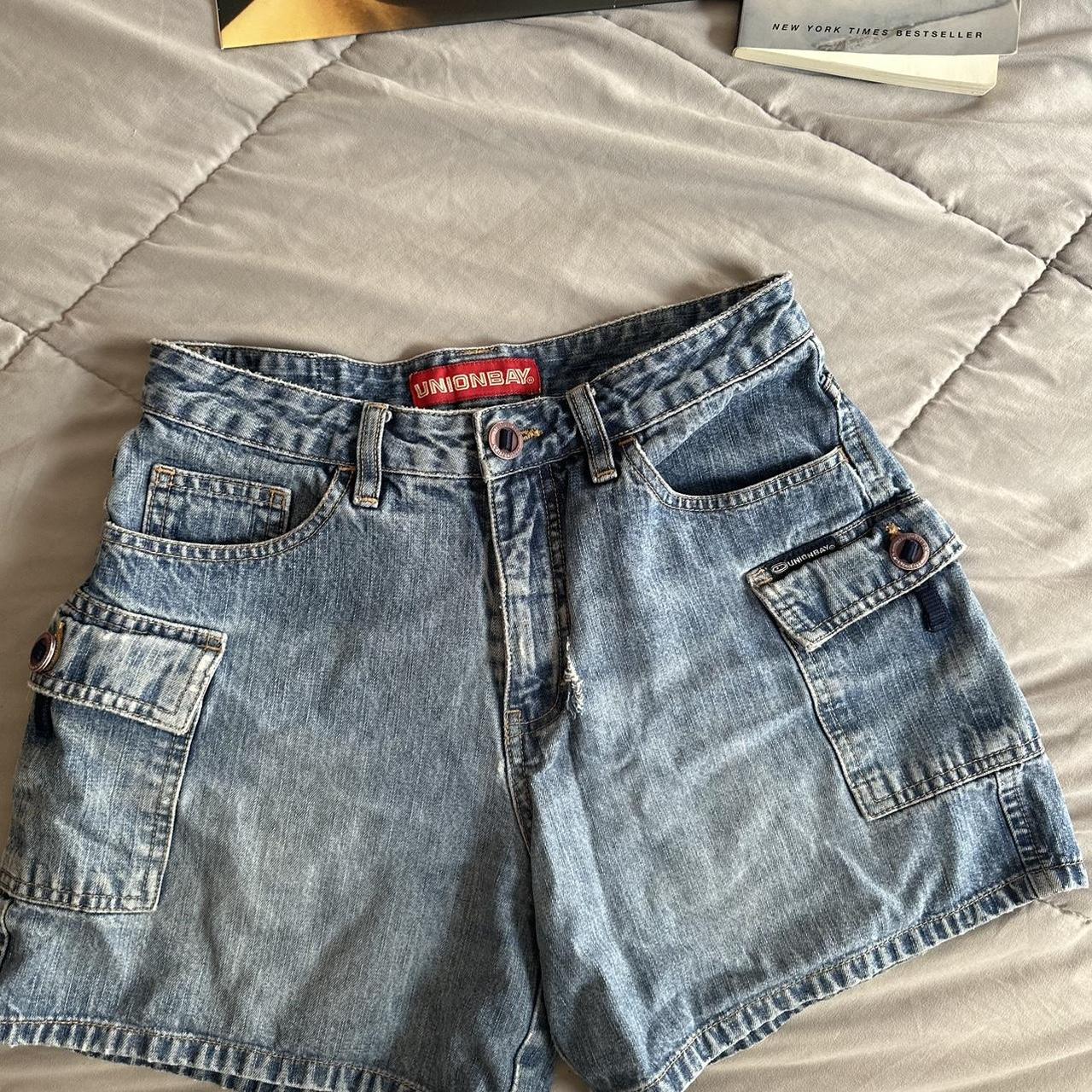 Super flattering Y2K cargo Jean shorts no tag, fits... - Depop