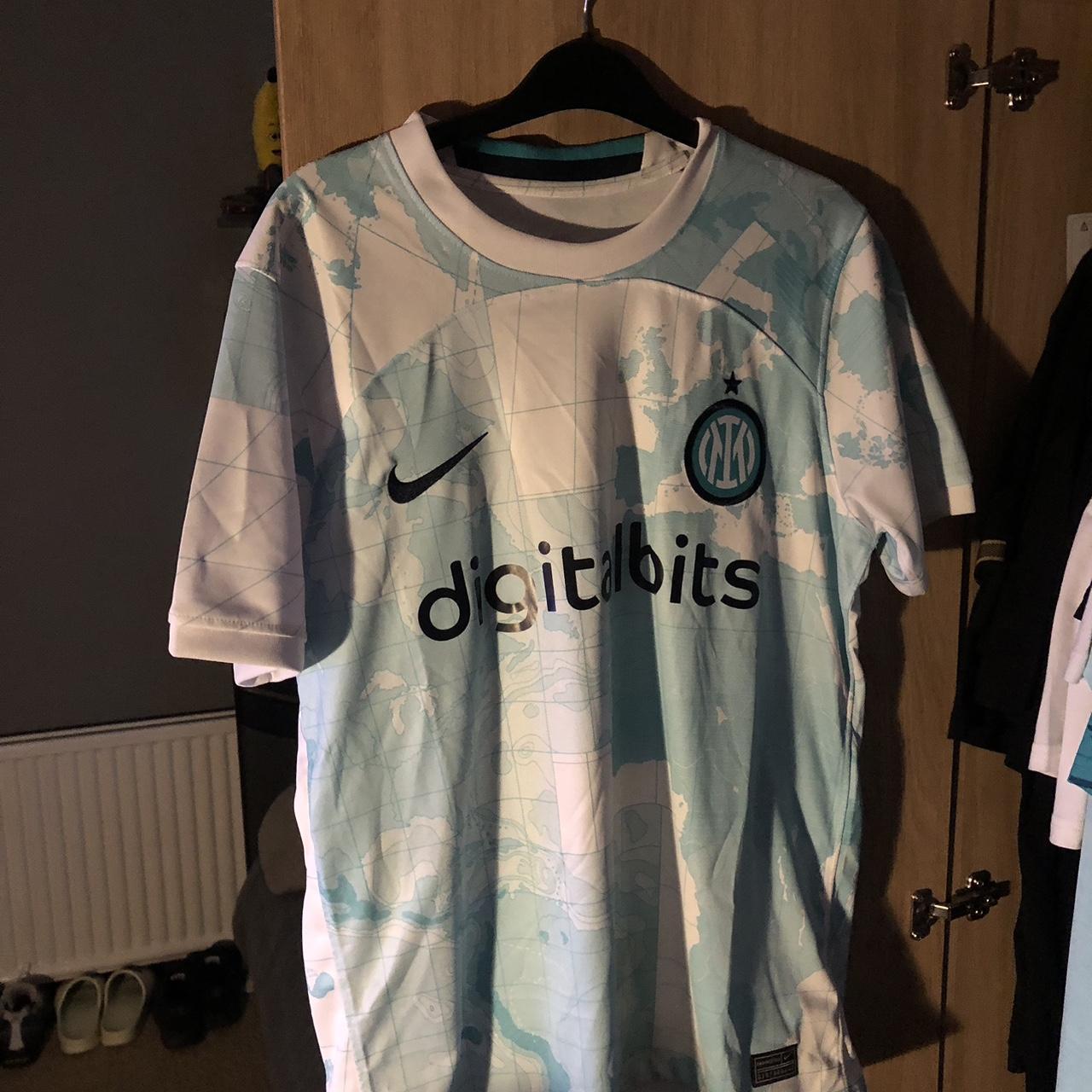 Inter Milan top first come first serve - Depop