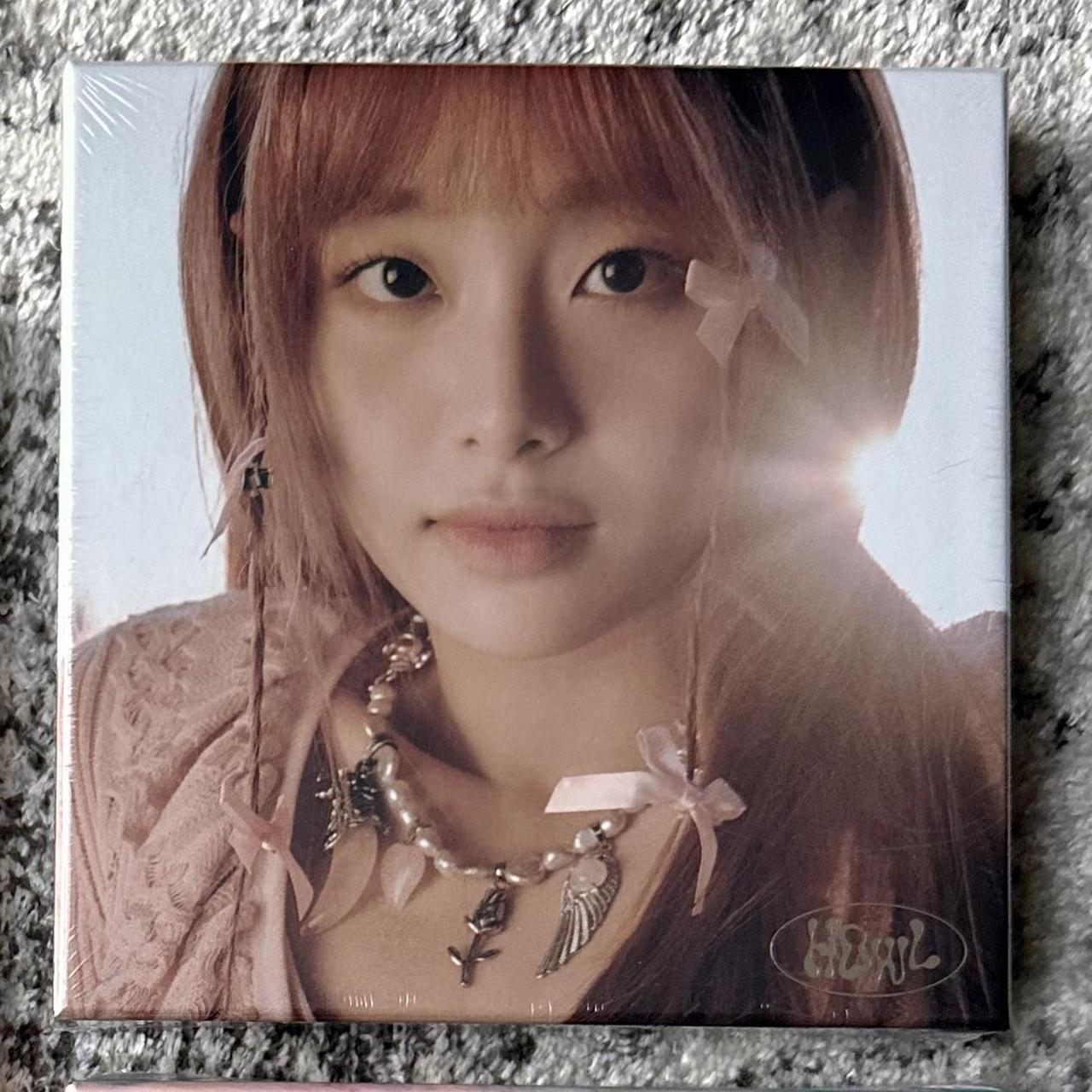 Chuu Howl sealed album - Wind version Includes all... - Depop