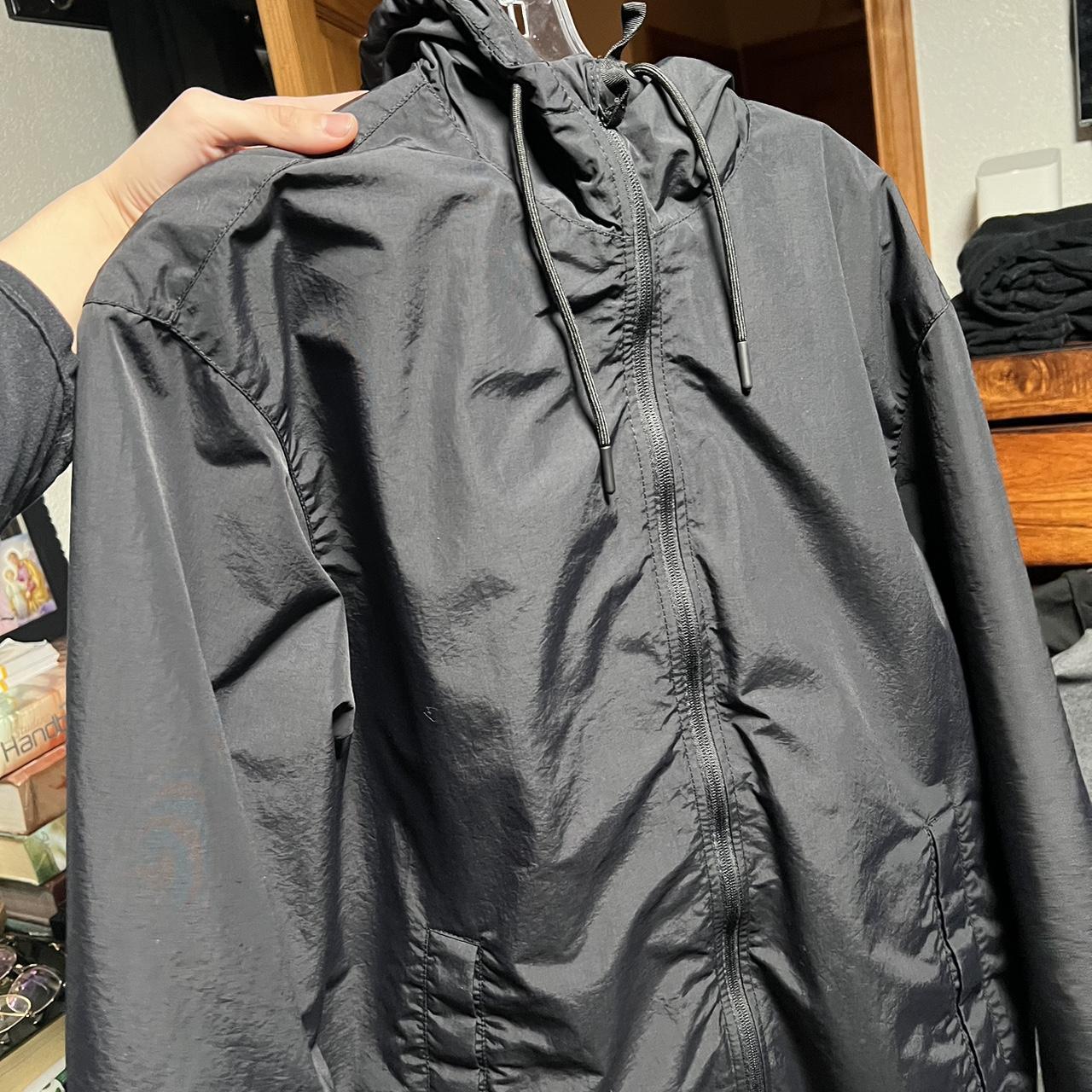 Plain black windbreaker size Large - Depop