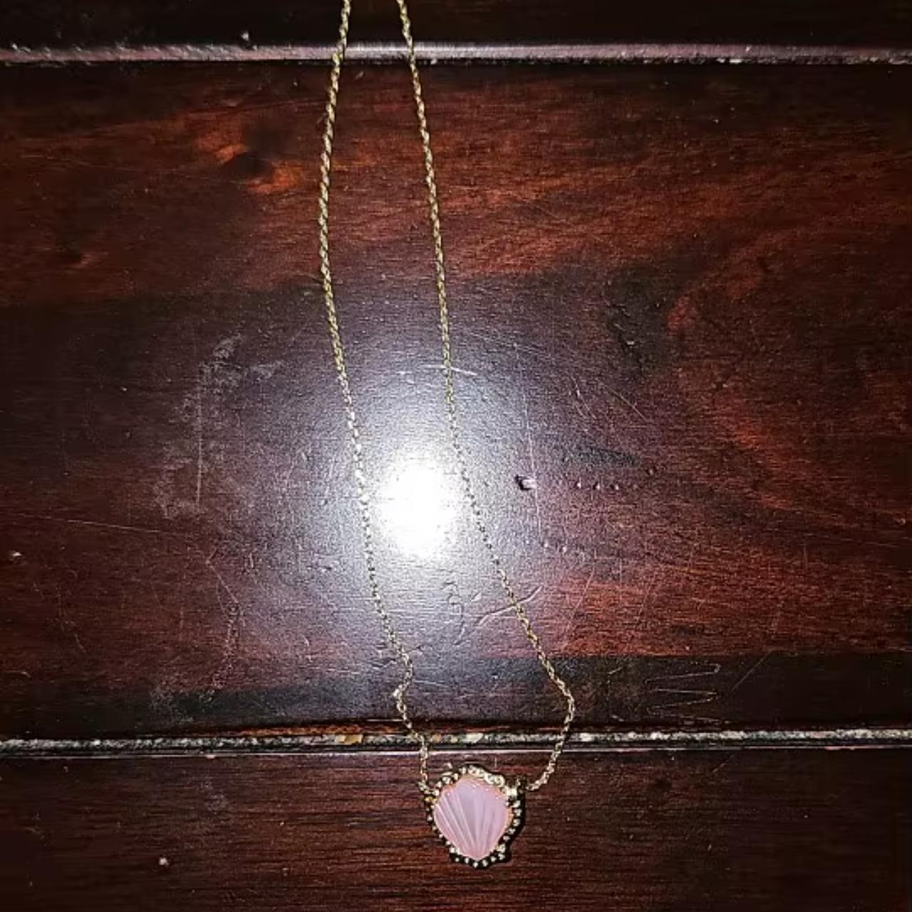 Kendra Scott Shell Necklace💖 Very cute!! Brand... | Depop