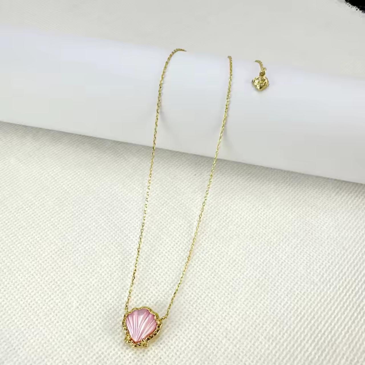 Kendra Scott Shell Necklace💖 Very cute!! Brand... | Depop