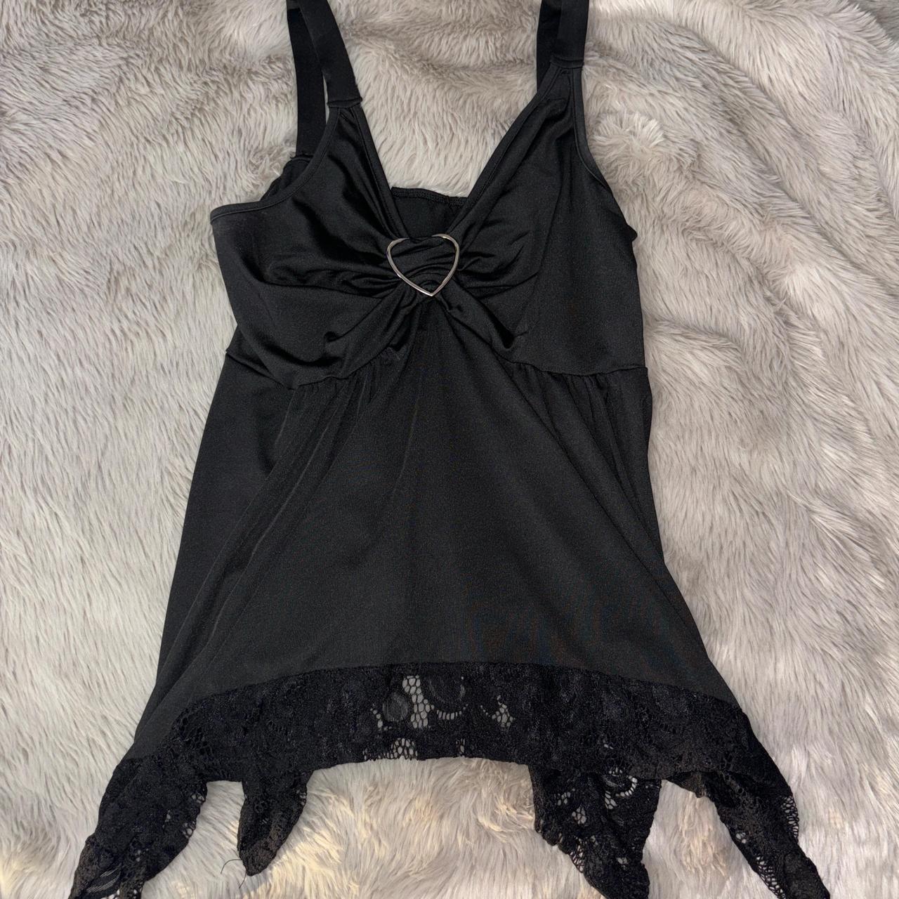 cute black tank top with heart #2000s - Depop