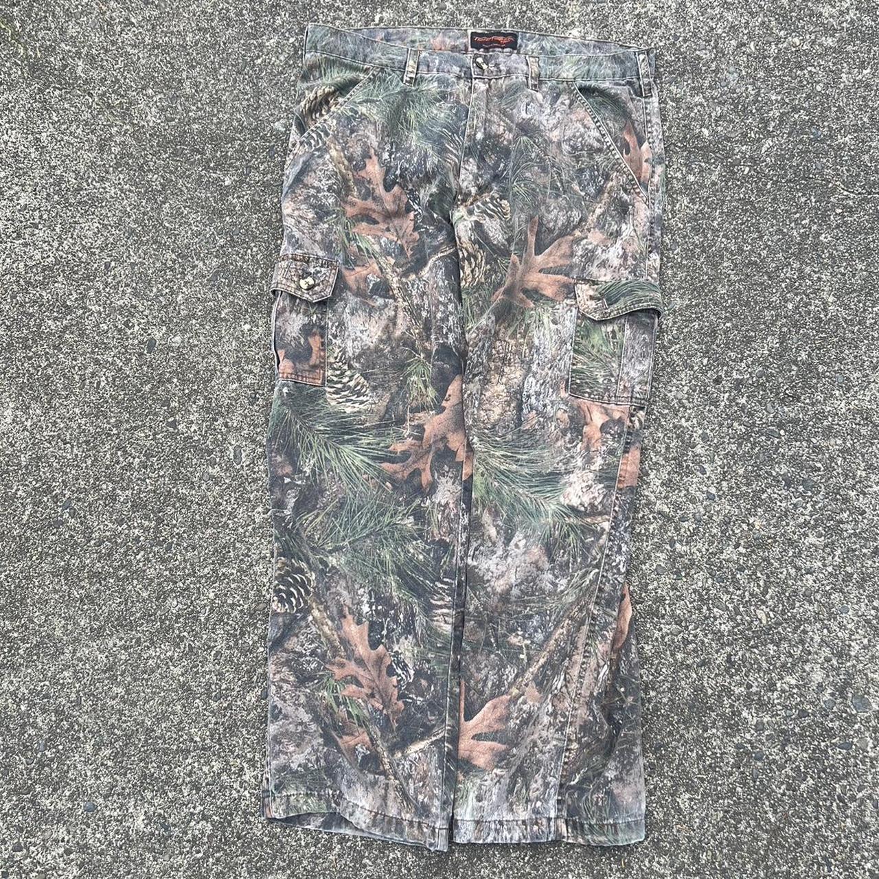 Vintage Camo cargo pants Size 36x30 - Depop