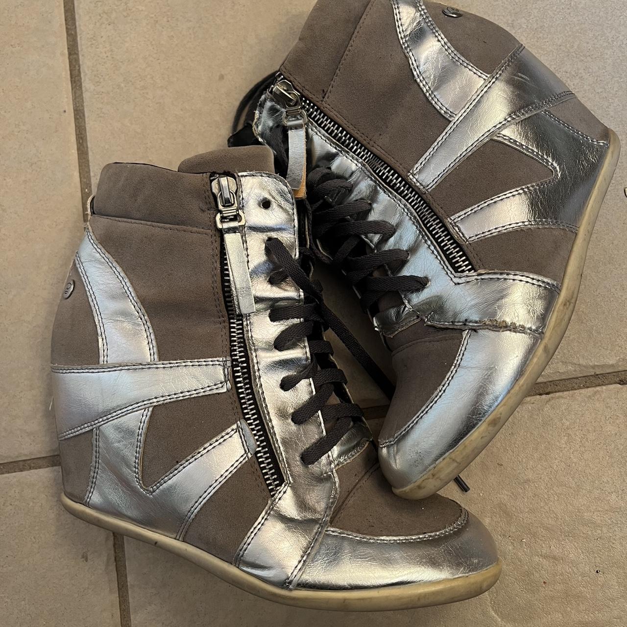 The coolest vintage early 2000s silver Isabelle... | Depop