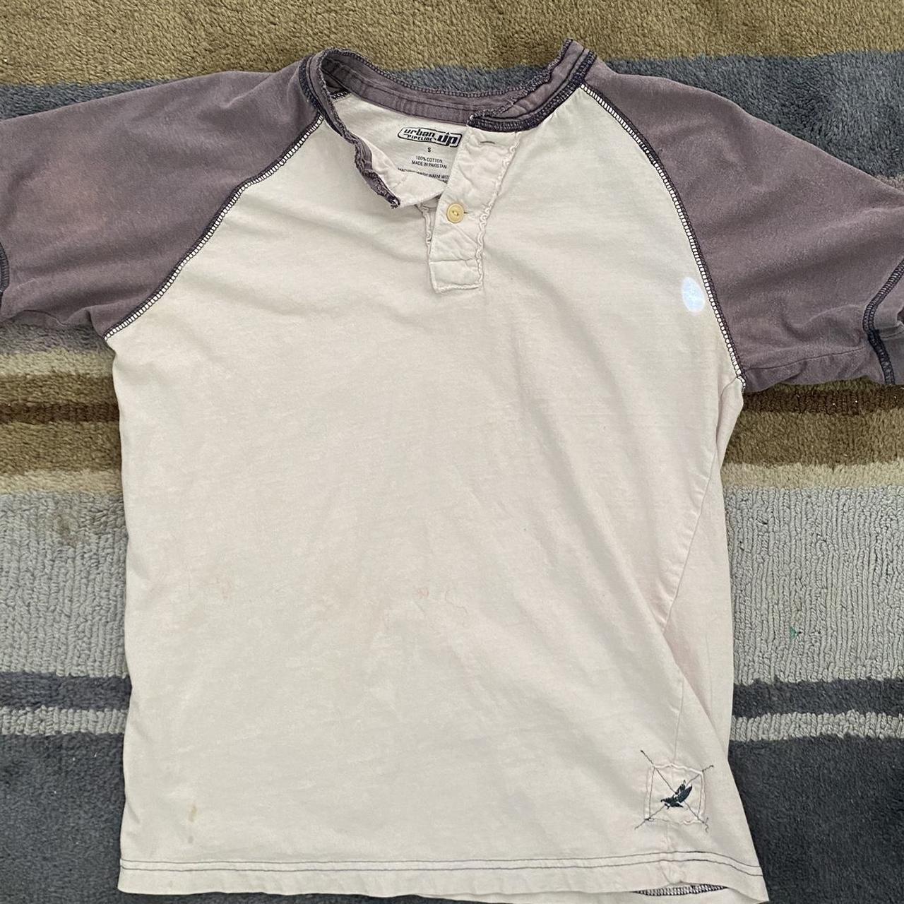 Y2K Urban up three button tee sz S - Depop