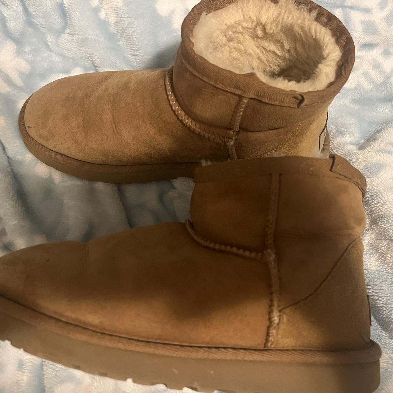 Uggs minis, size 7, has some wear on the inside but... - Depop