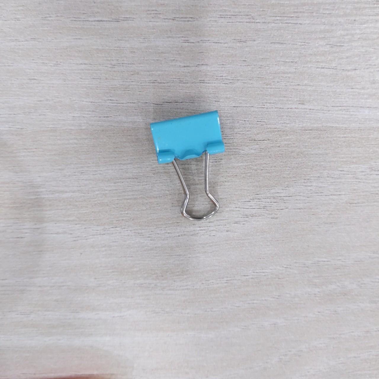 Small blue paper clip - Depop