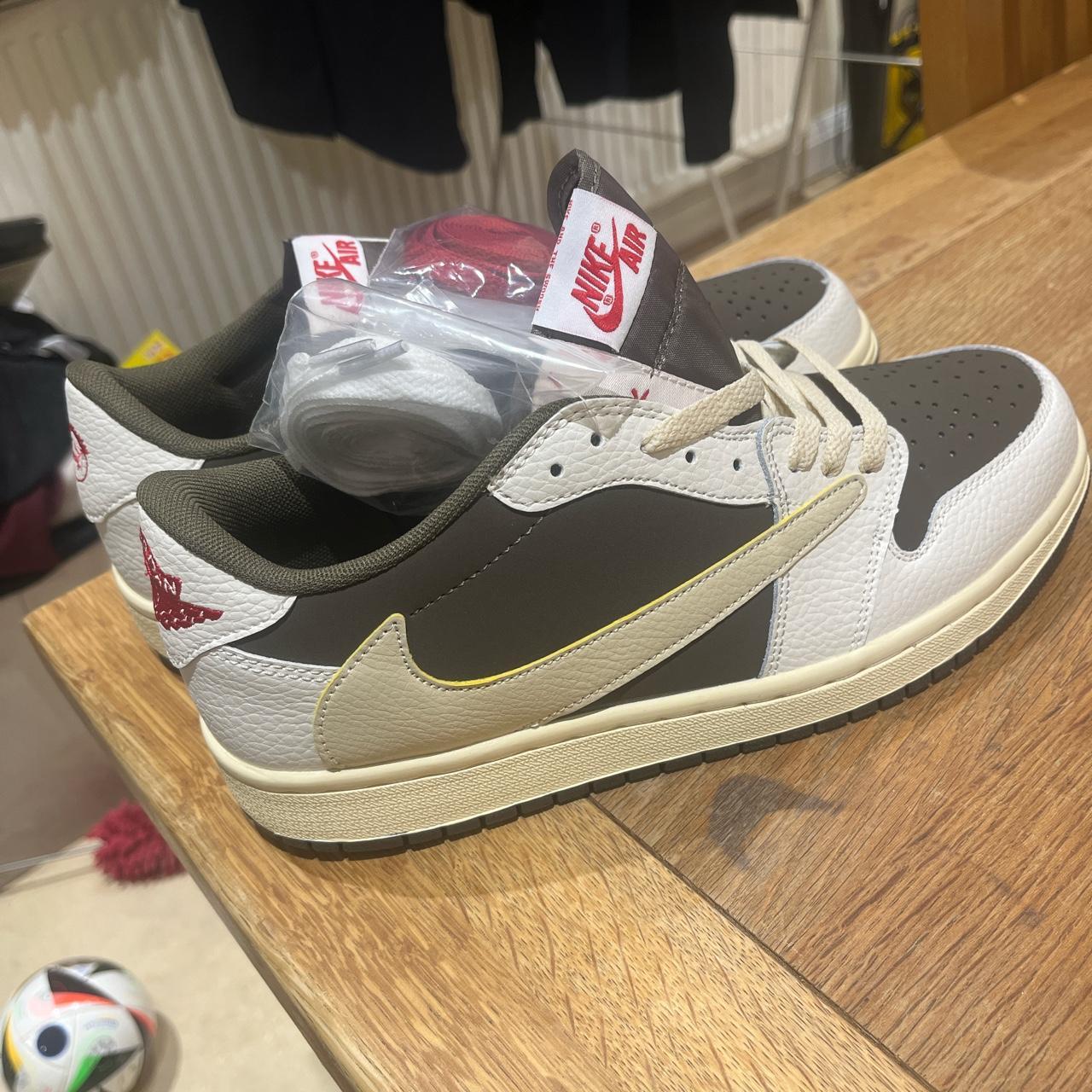 Travis Scott Mocha Low Dunks size 9 - Depop