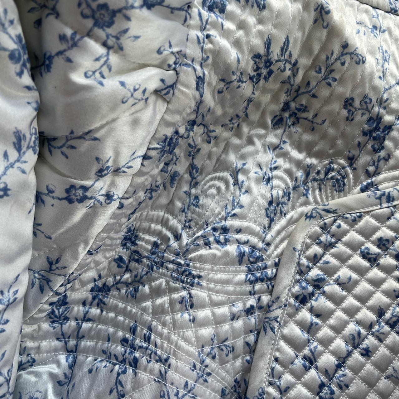 Quilted toile floral jacket size medium cropped fit - Depop