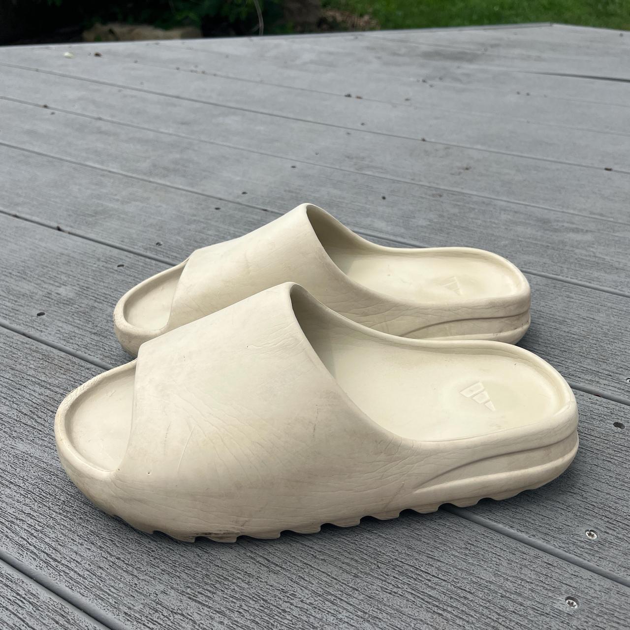 yeezy slide used size 11 - Depop