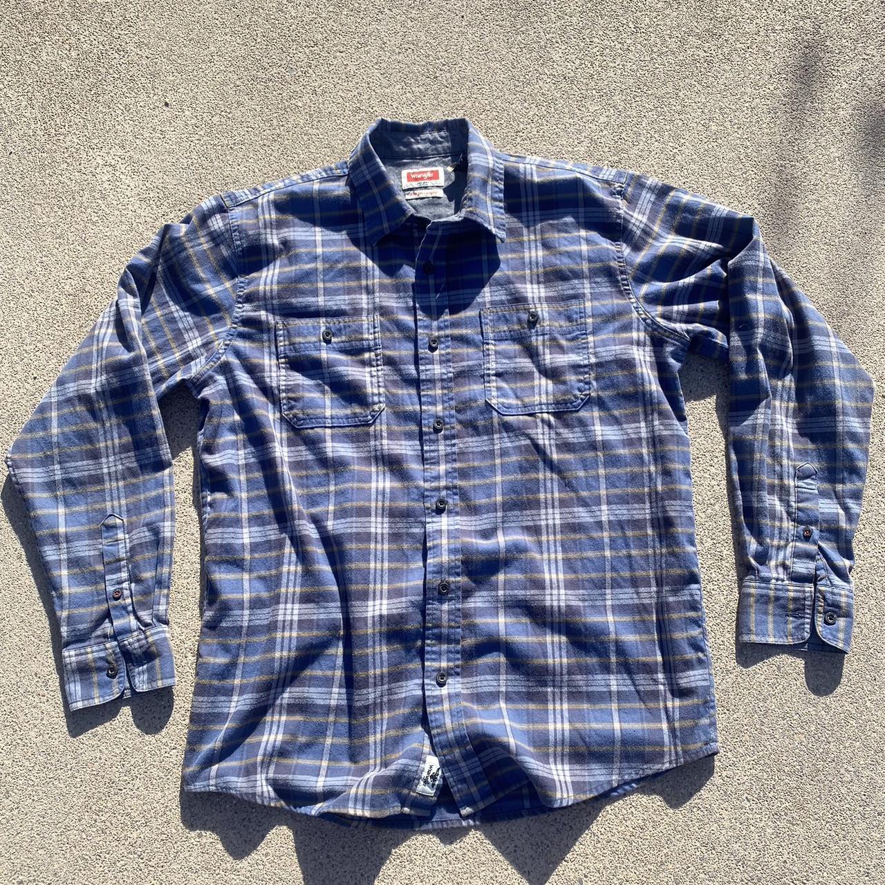 Wrangler / button up / size M - Depop