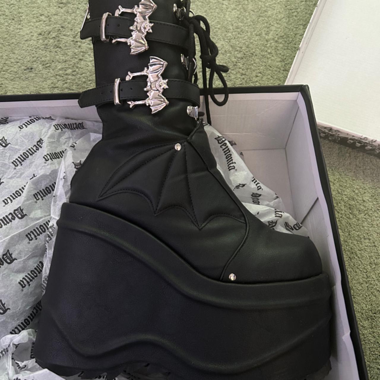 Black Demonia Wave 150 Barely worn Still in box Like... - Depop