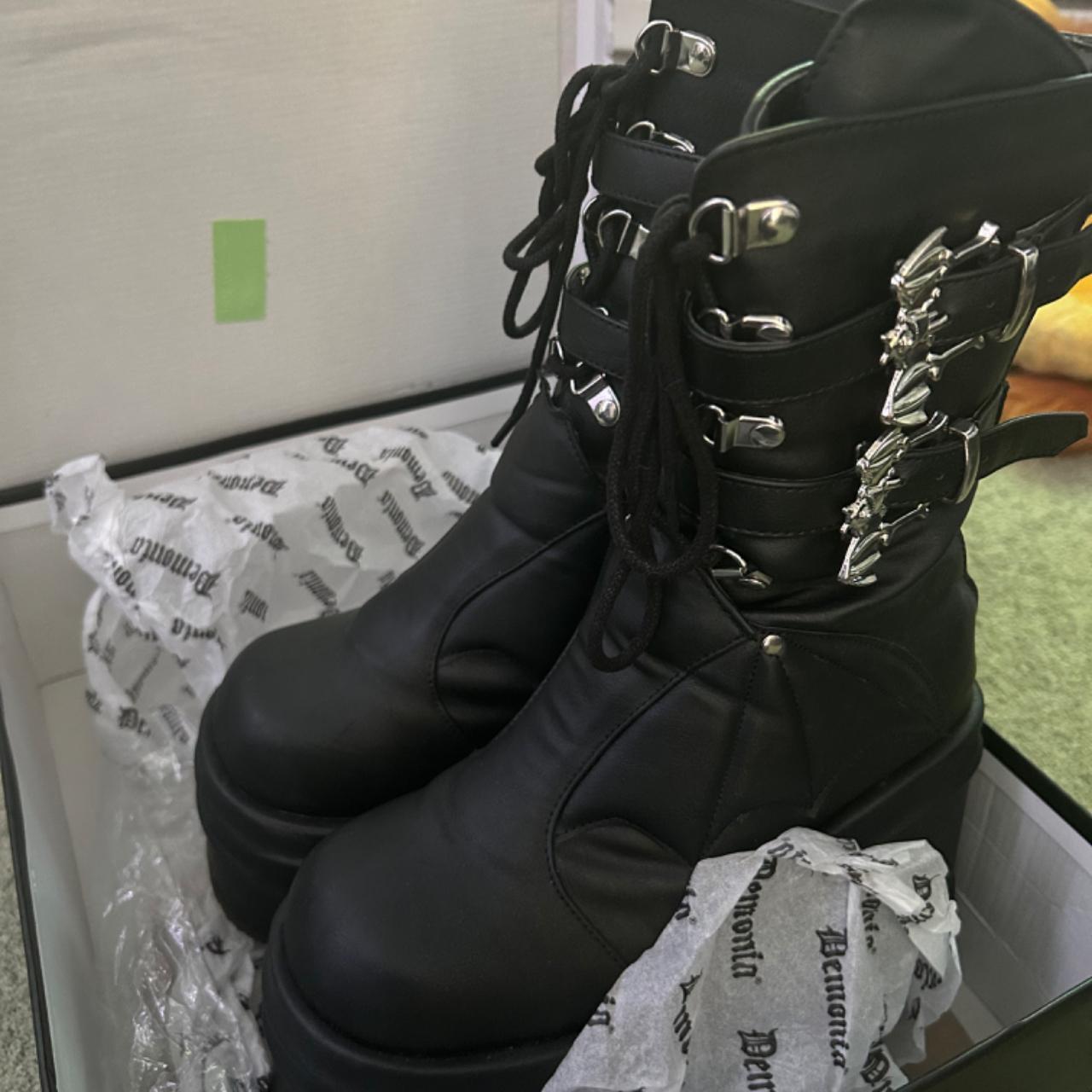 Black Demonia Wave 150 Barely worn Still in box Like... - Depop