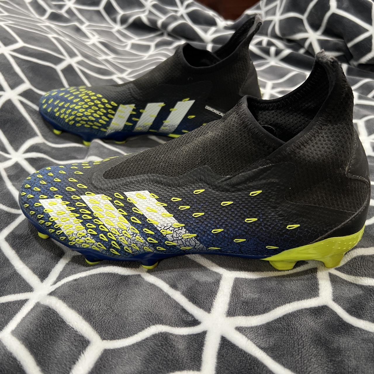 Predator cleats ( same ones with laces) (can negotiate) - Depop