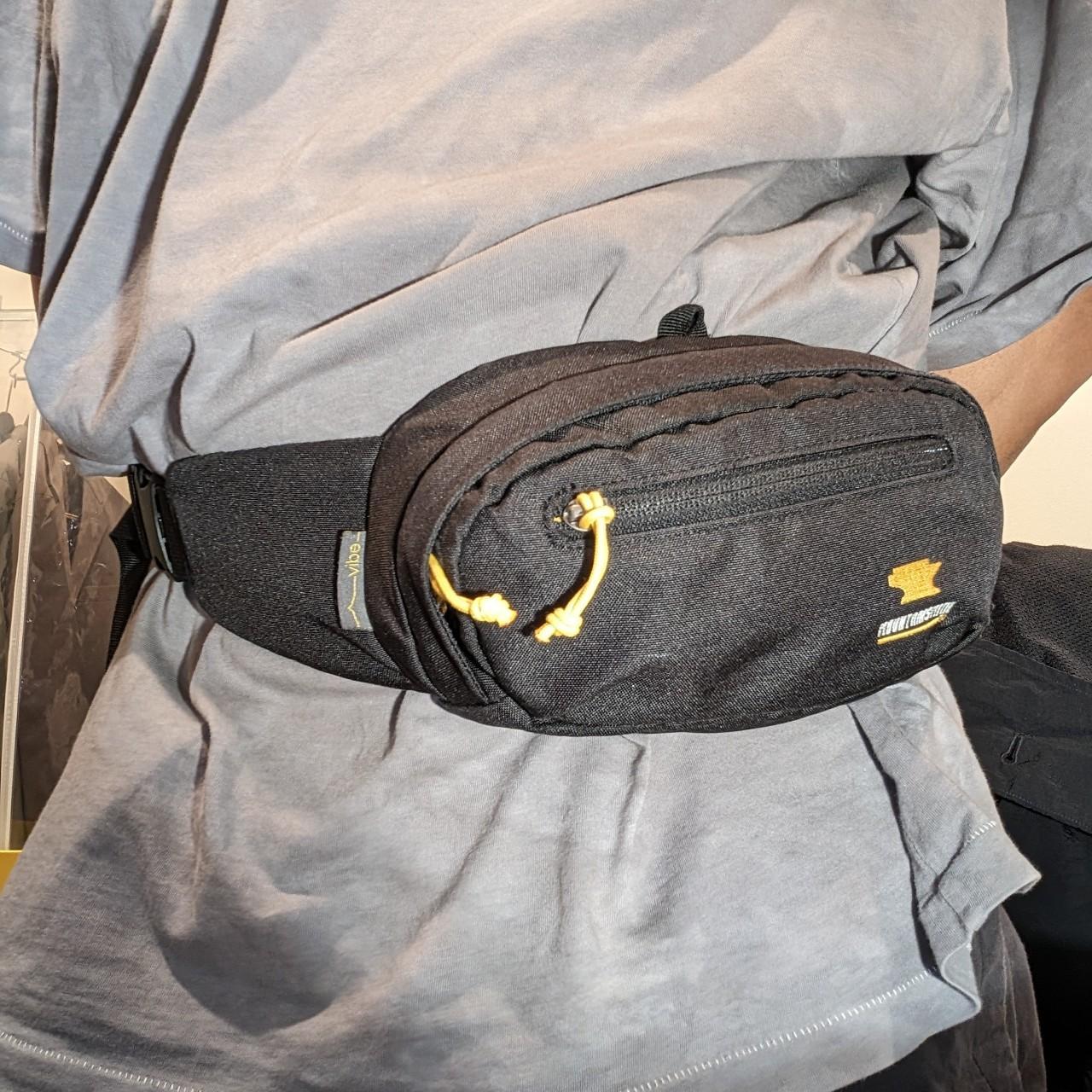 Mountainsmith Vibe 1.5L Fanny Pack 9 x 5.5 x... - Depop