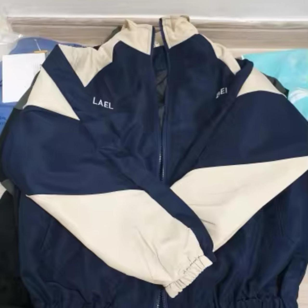 Navy and cream windbreaker - Depop