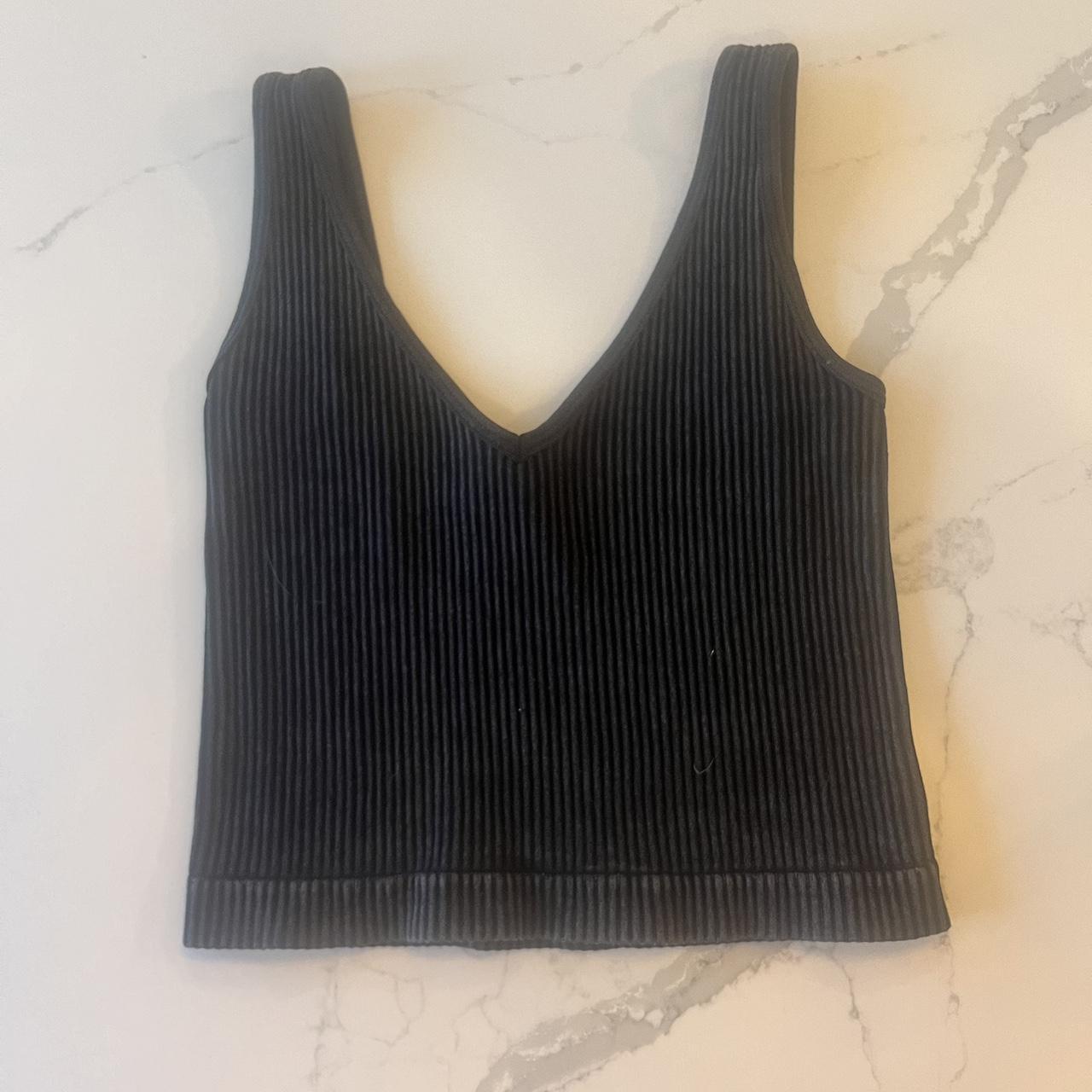 black cropped v cut tank top size s/m - Depop