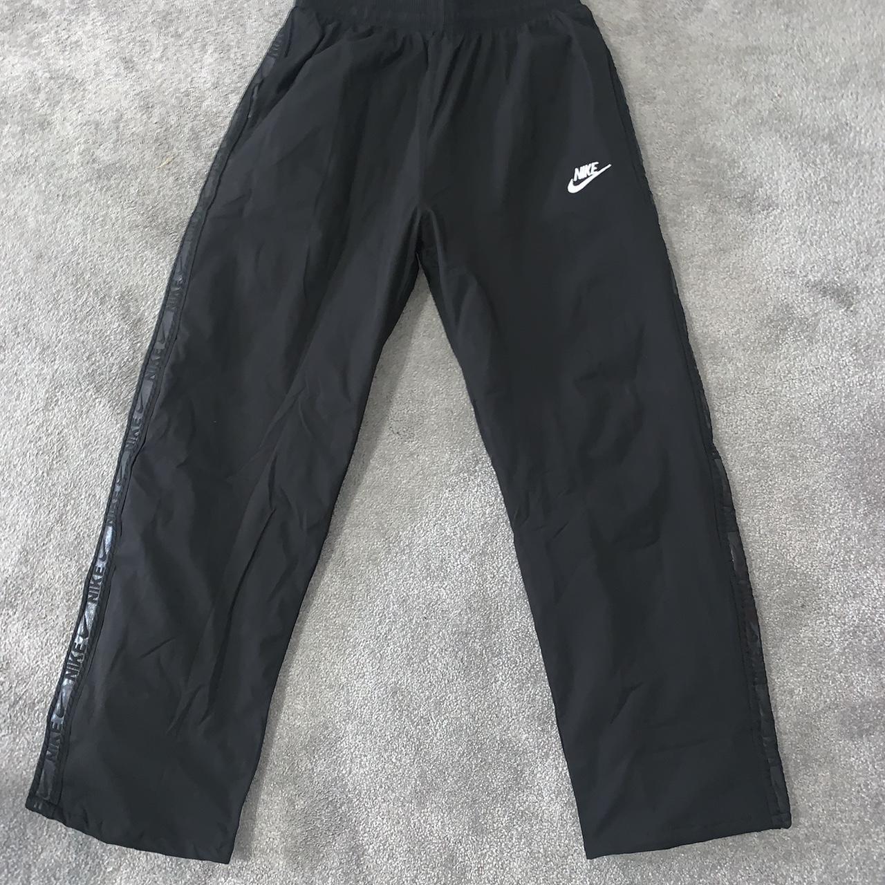 Nike bottom - Depop