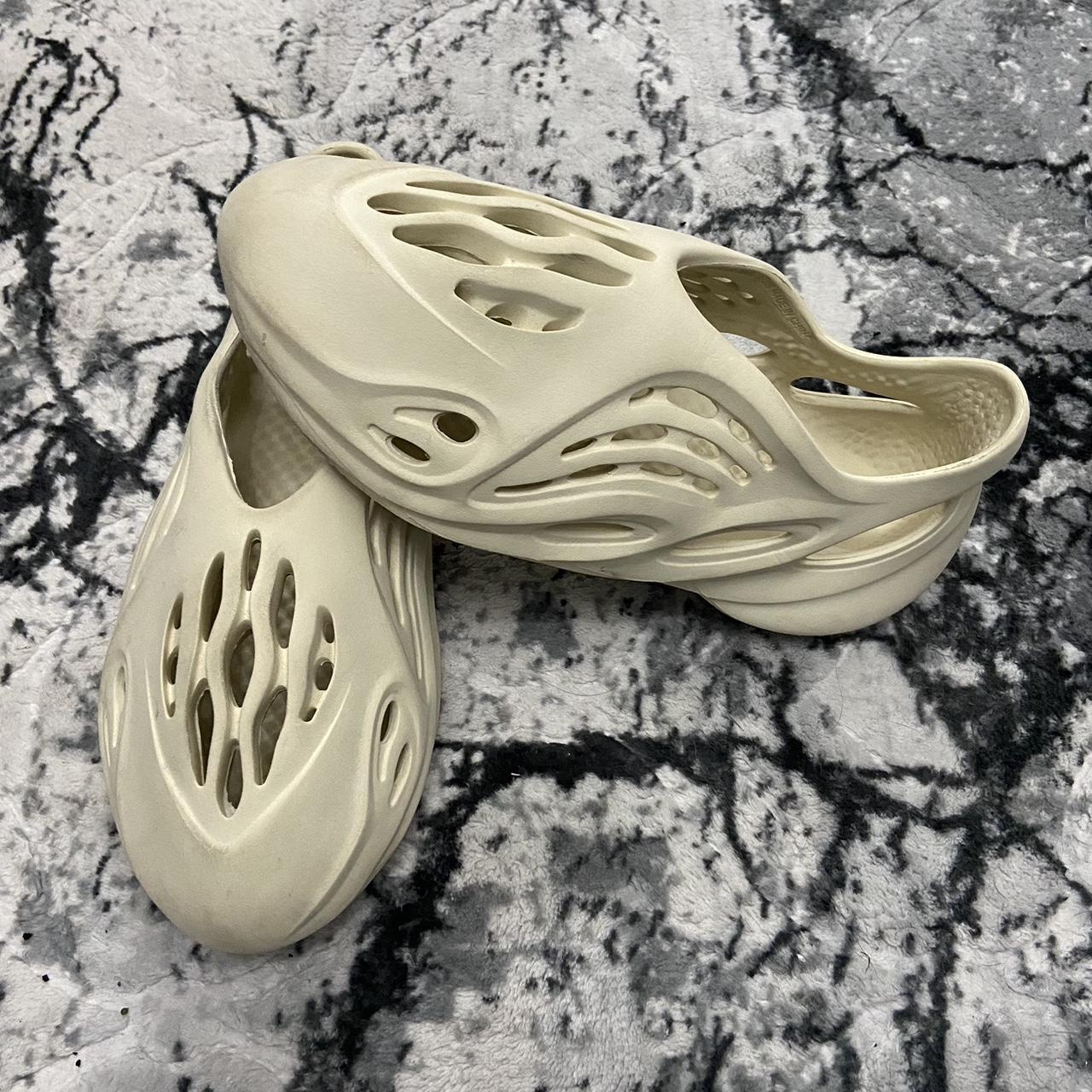 Foam runner bone - Depop