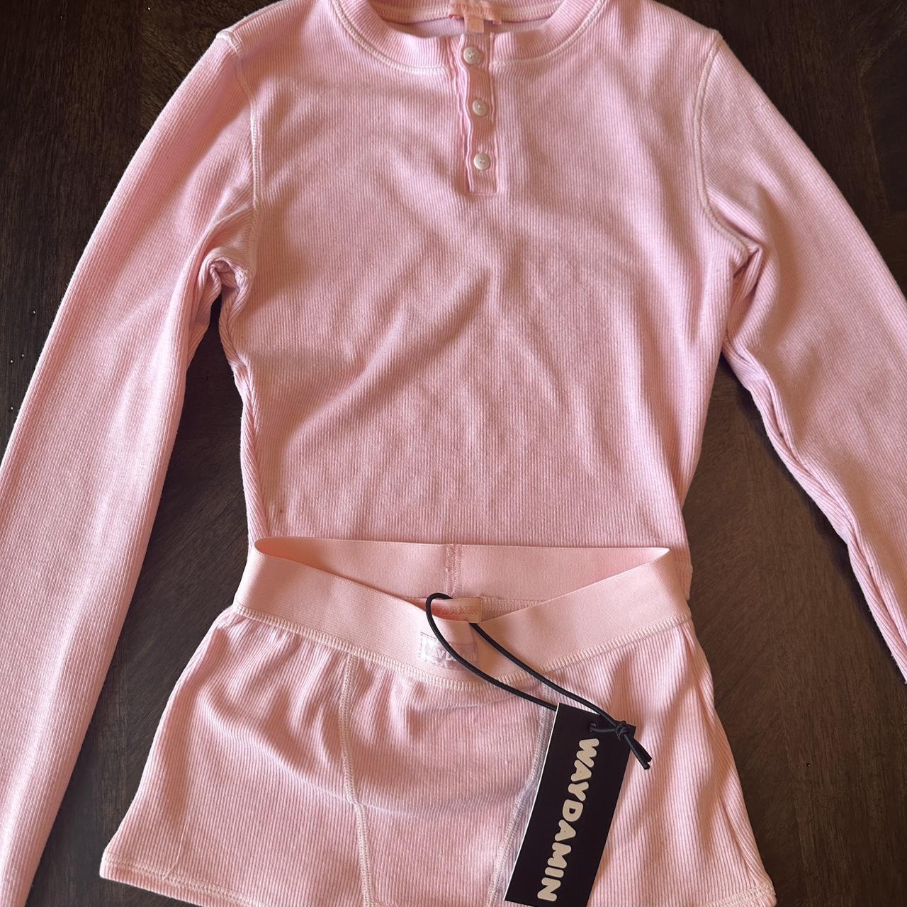 XS Waydamin two piece set , the top has been worn... - Depop