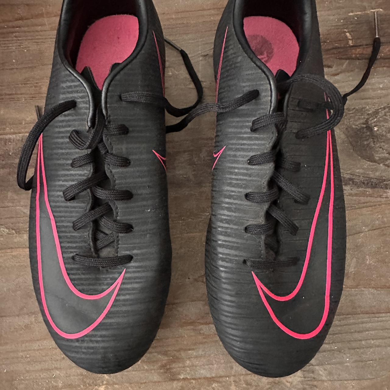 youth girl nike soccer cleats used but still in... - Depop