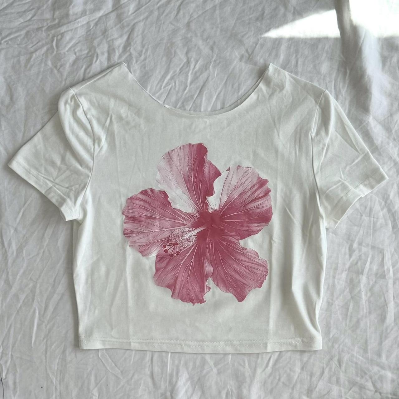 Pink flower top Size s/m - Depop