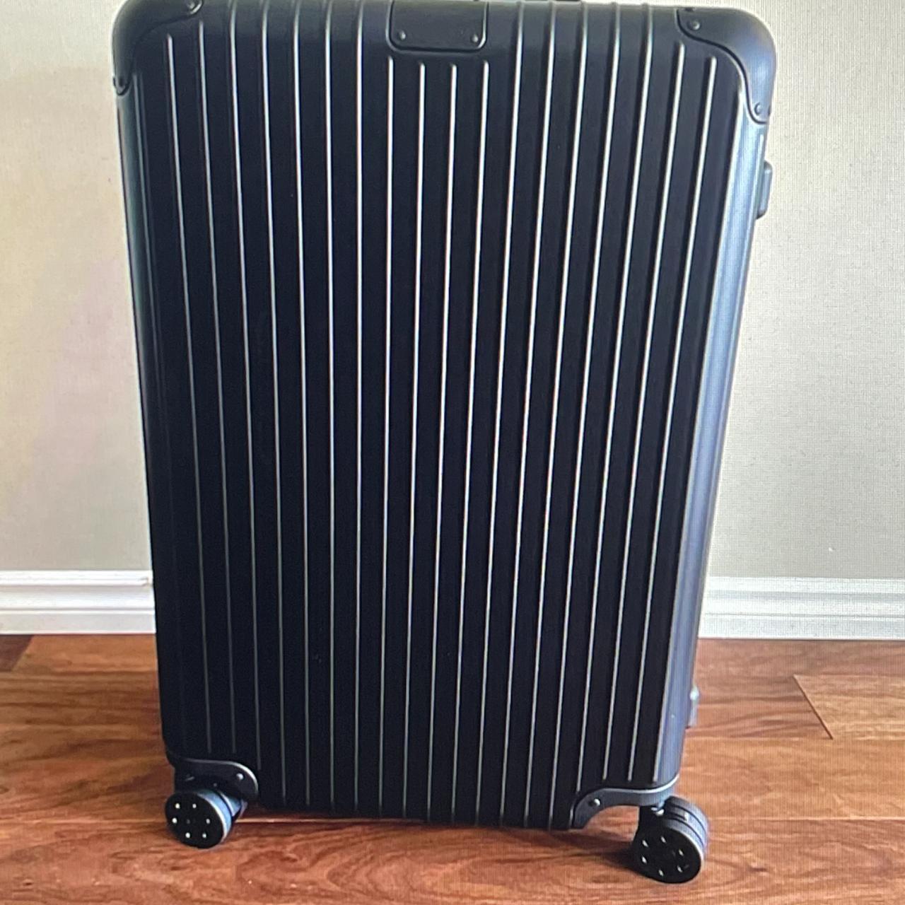 Rimowa hybrid check in large - Depop