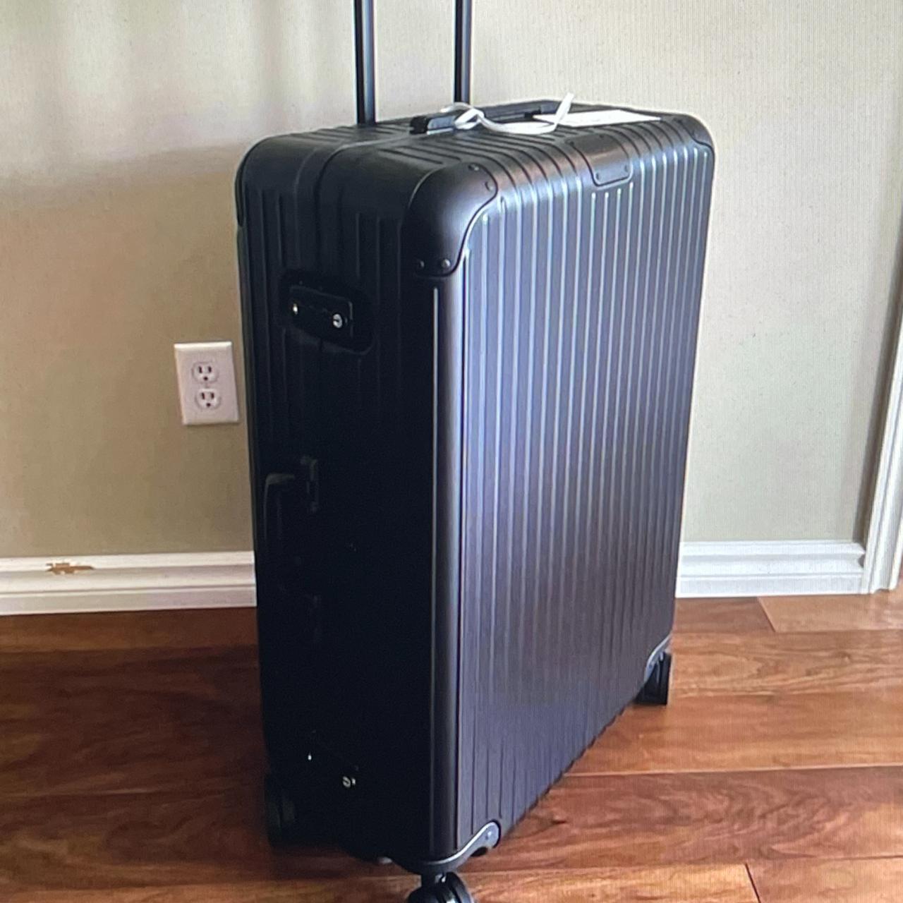 Rimowa hybrid check in large - Depop