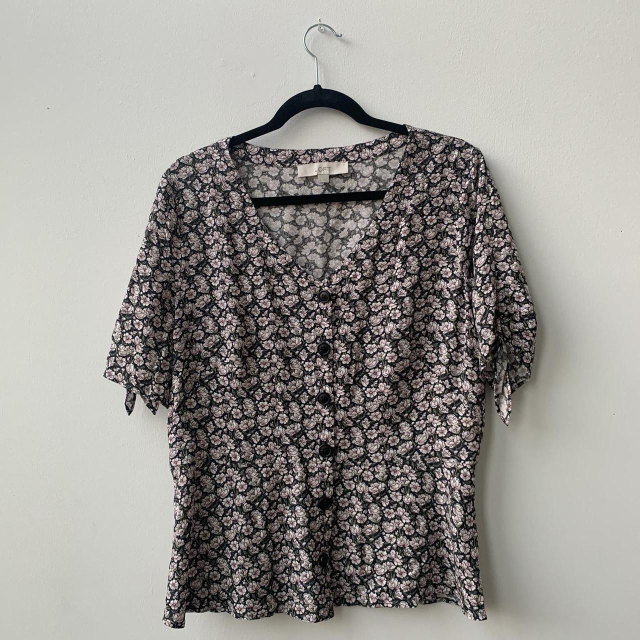 Loft brand floral short sleeve shirt - Depop