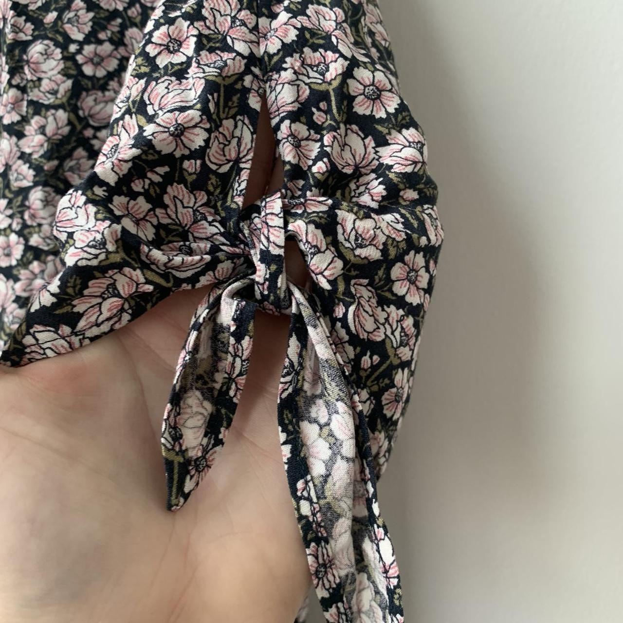 Loft brand floral short sleeve shirt - Depop