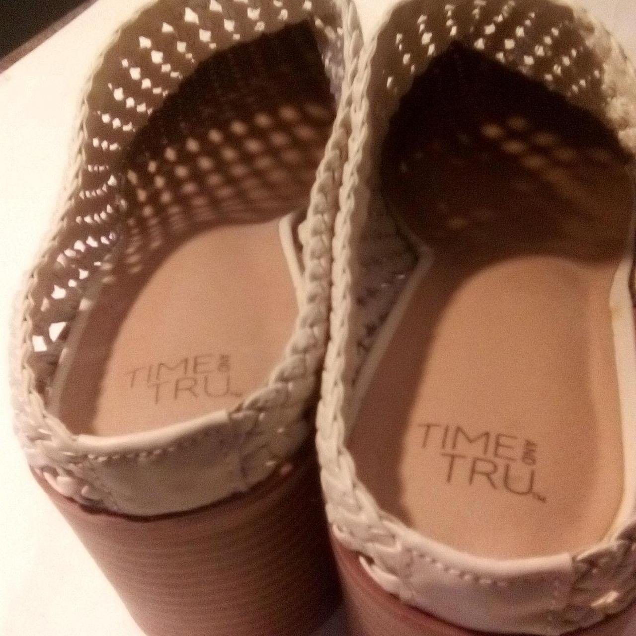 The Time and Tru Womens 8.5 Memory Foam Woven Heel... | Depop
