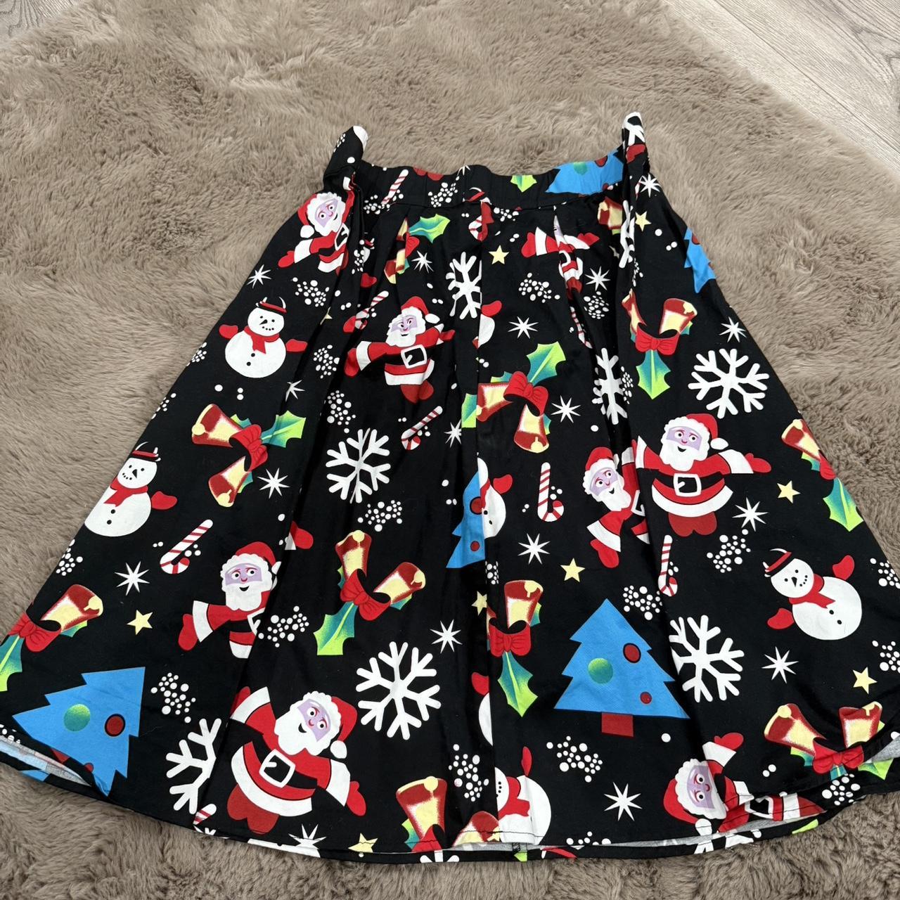 Really cute Christmas skirt size 2XL fits me below