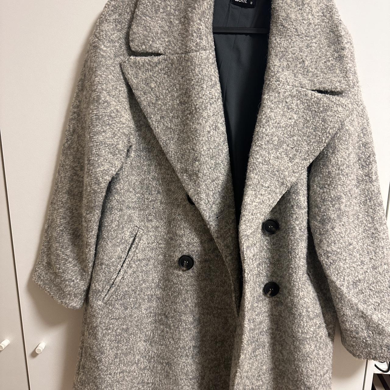 Grey thick coat - Depop