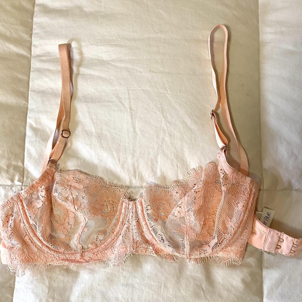 Pink lace bra Doesn’t have a size but I’d say 34C... - Depop
