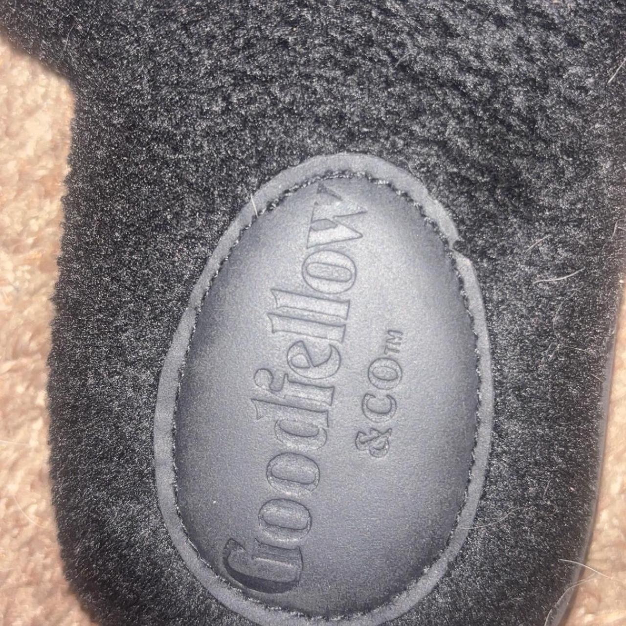 Goodfellow Slides size 11 in good condition throw me... - Depop