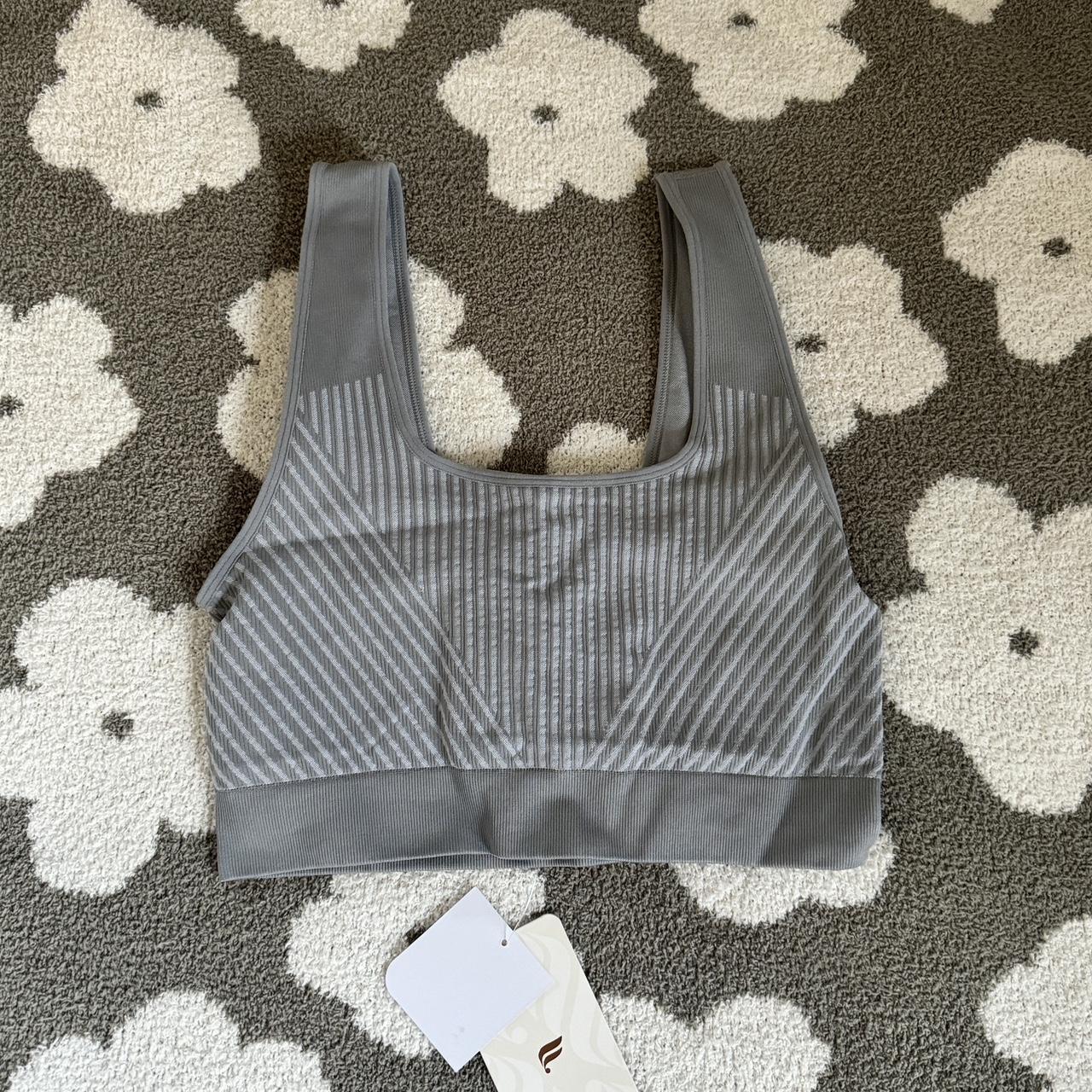 ALEXIS SEAMLESS SPORTS BRA from brand Fabletics in... - Depop