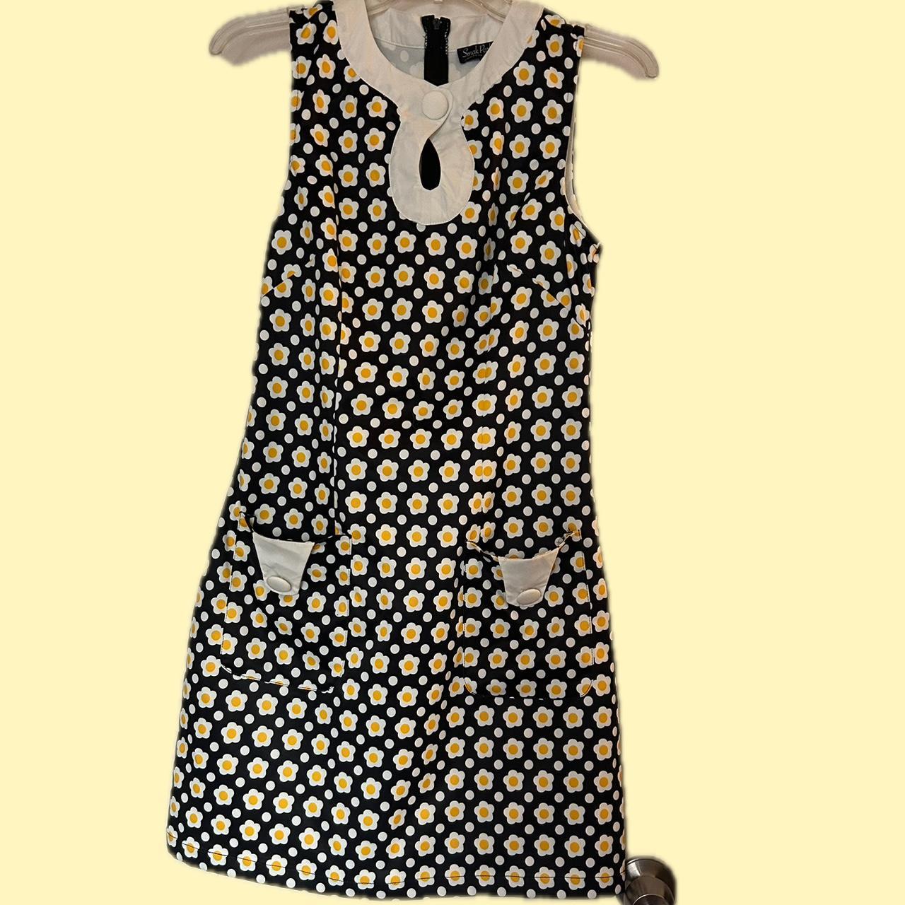 60s inspired twee dress. Daisy pattern #retro - Depop