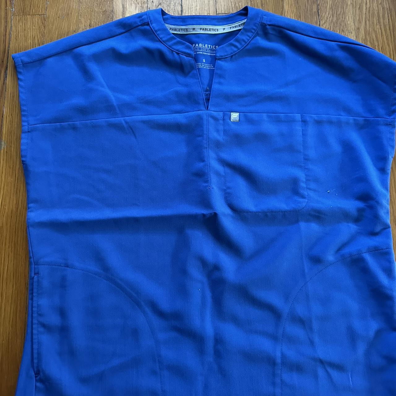 Blue Fabletics scrub top #scrubs Size small - Depop