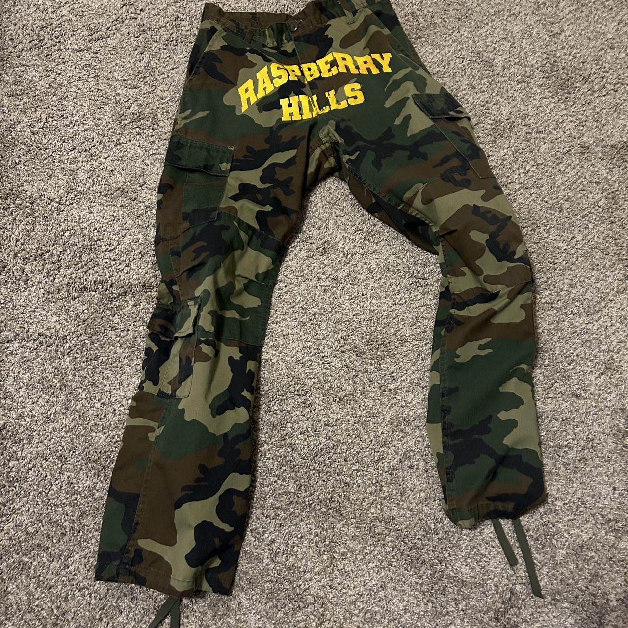 GVG GALLERY RASPBERRY HILLS CAMO PANTS SIZE... - Depop