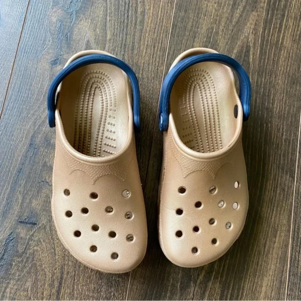 Crocs Notre Dame Fighting Irish Clogs Metallic Gold... - Depop