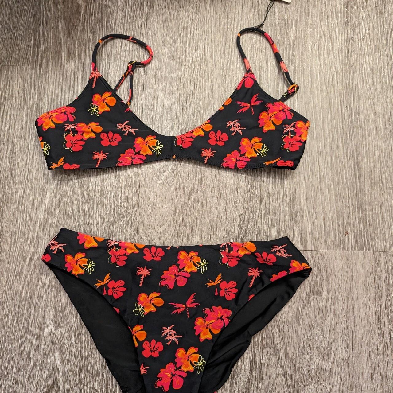 LENI SWIMS BIKINI SIZE SMALL - Depop
