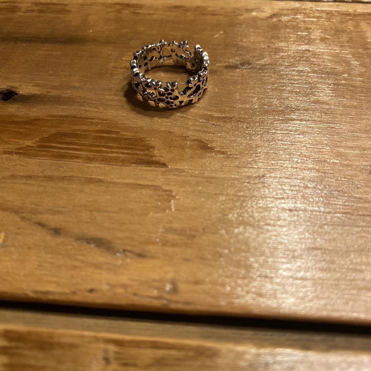 Vintage ring Silver color ring Size... - Depop