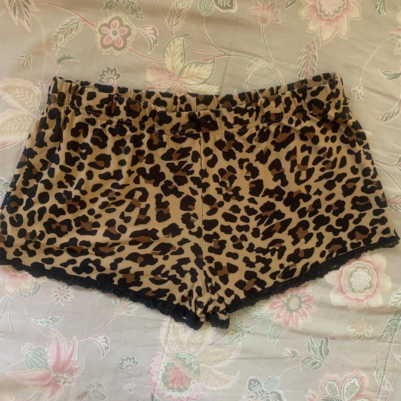 Leopard mini shorts - Depop