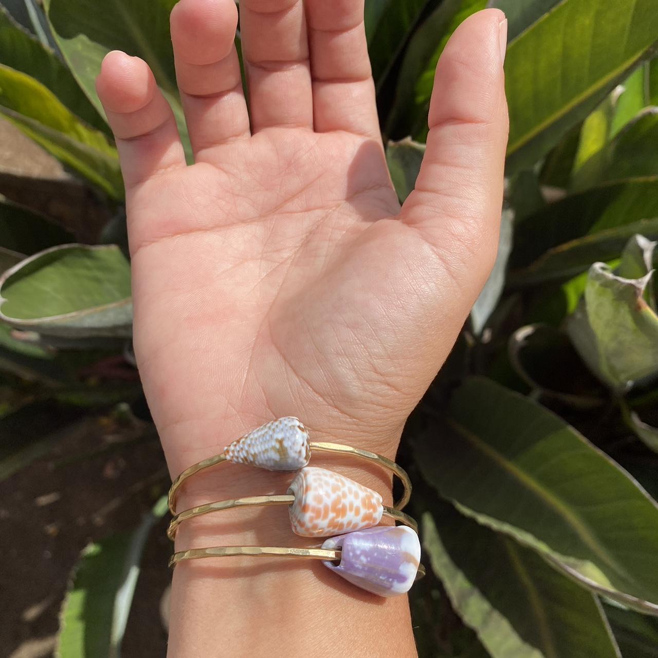 Custom made to order shell bangles To order pm size... - Depop