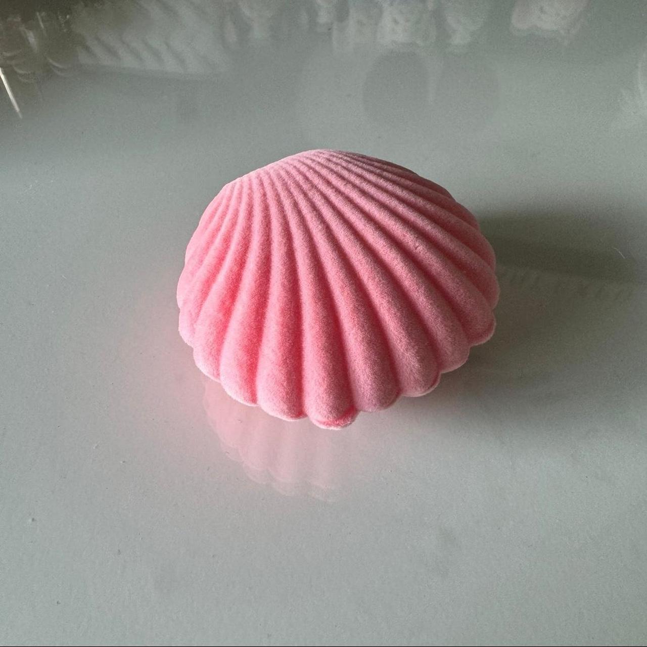 Pink calico critter clam shell velvet jewelry box!... - Depop