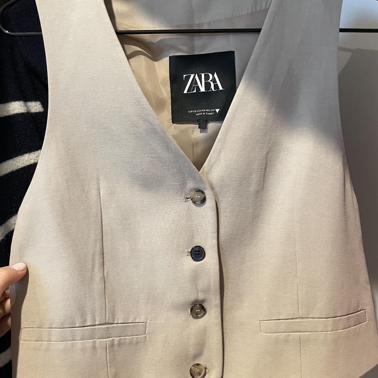 Zara vest, hasn’t been worn - Depop