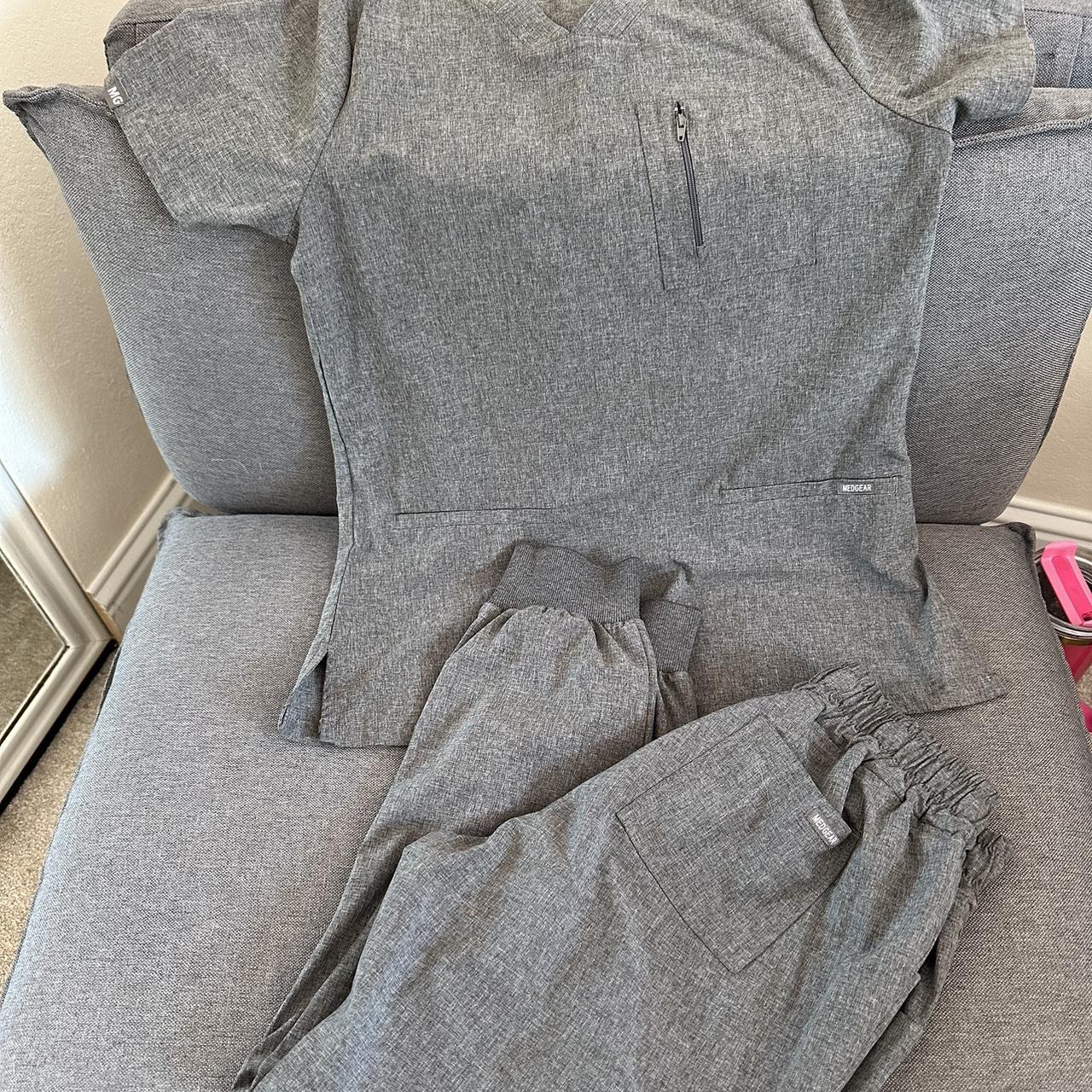 Grey scrubs set - top and pants #scrubs #grey - Depop
